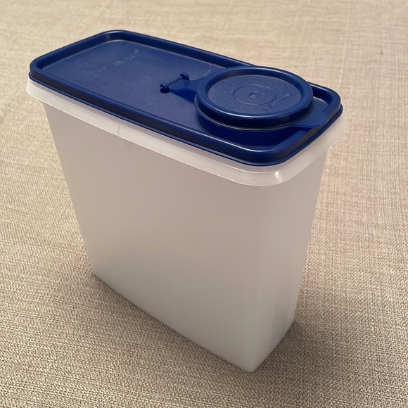 Tupperware | Kitchen | Tupperware Cereal Keeper Storage Container With ...